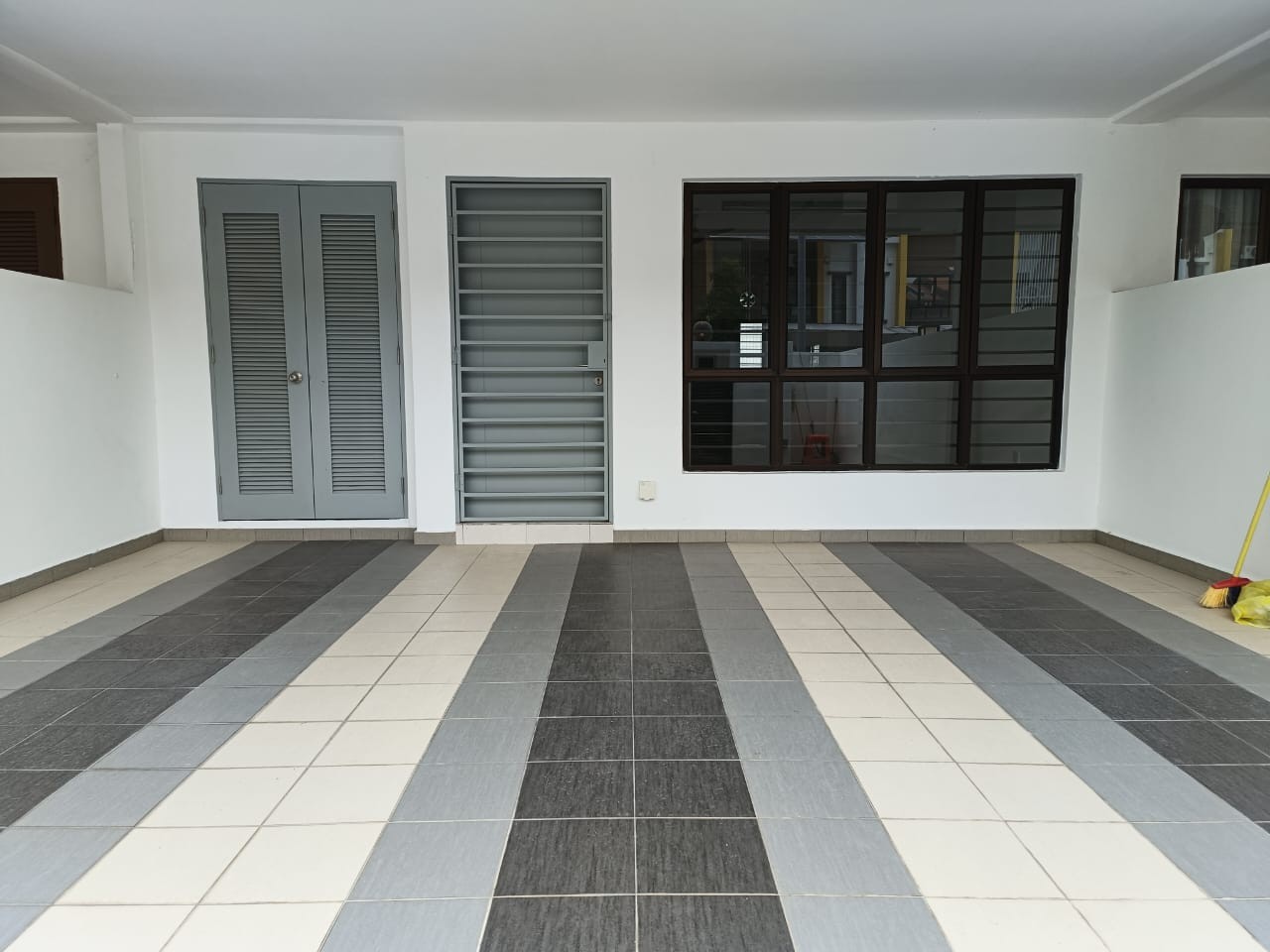 Modern Car Porch Floor Tiles Design | Floor Roma