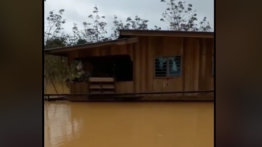 'Rumahku, Rakitku' keeps Pokwe, family safe from floods | EdgeProp.my