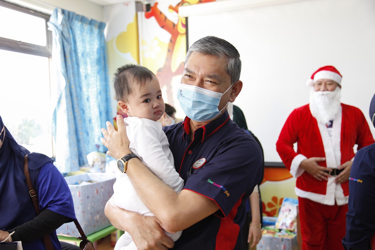 S P Setia Foundation brings Christmas joy to the elderly and children ...