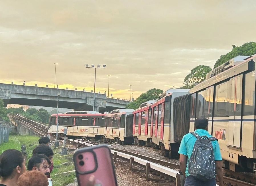 Train derails near Chan Sow Lin station; Rapid KL activates alternative ...