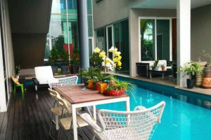 Perdana Lake View East Bungalow with Swimming Pool for Sale @RM5 ...