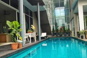 Perdana Lake View East Bungalow with Swimming Pool for Sale @RM5 ...
