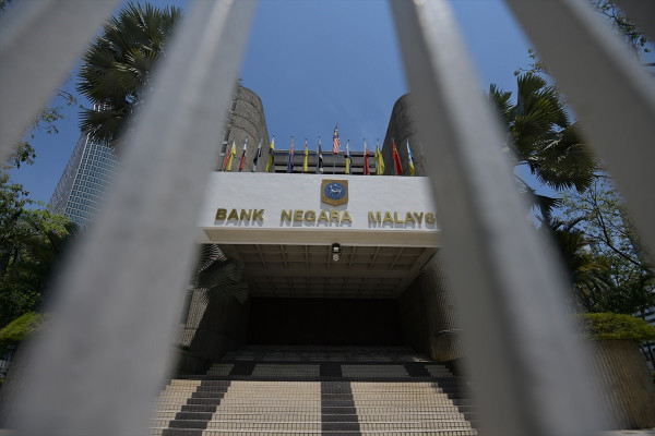 BNM keeps overnight policy rate steady, flags rising downside risks to ...